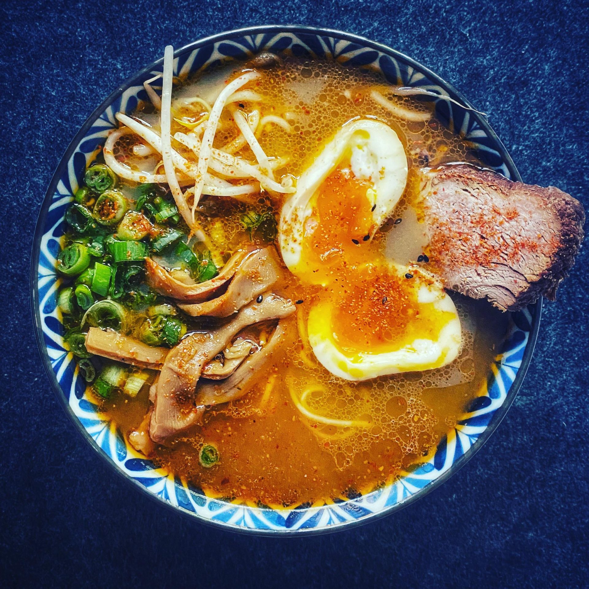 Jak zrobić ramen? Przepis na samodzielne przygotowanie w domu.